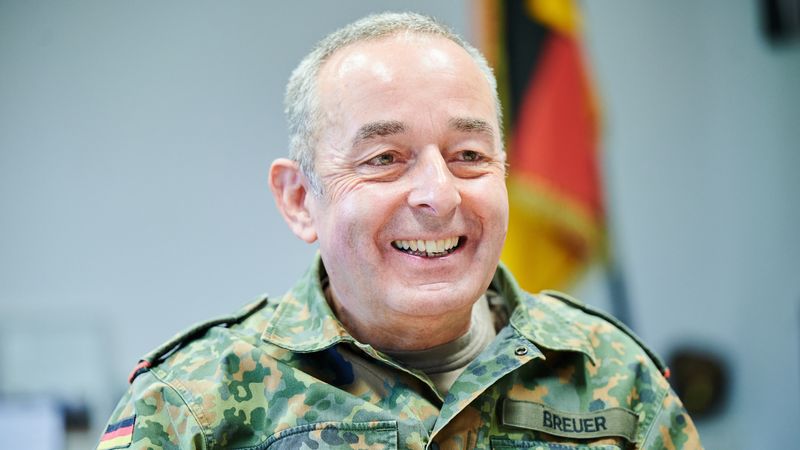 Generalleutnant Breuer: Hybride Kriegsführung gegen unser Land unter ...